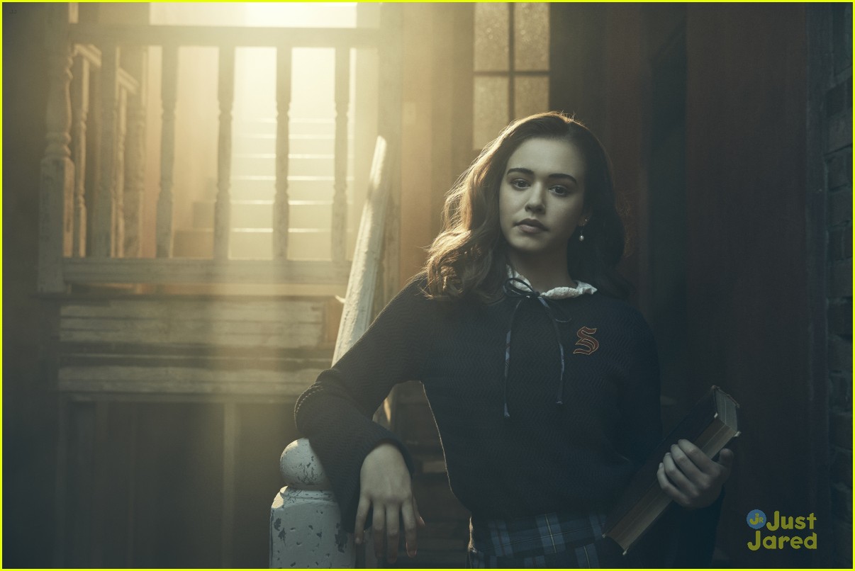 'Legacies' Reveals New Promo Pics With Danielle Rose Russell, Jenny ...