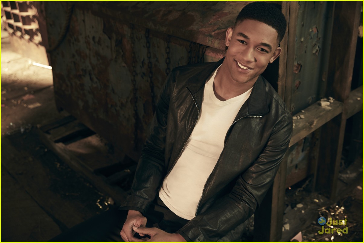 'Legacies' Reveals New Promo Pics With Danielle Rose Russell, Jenny ...