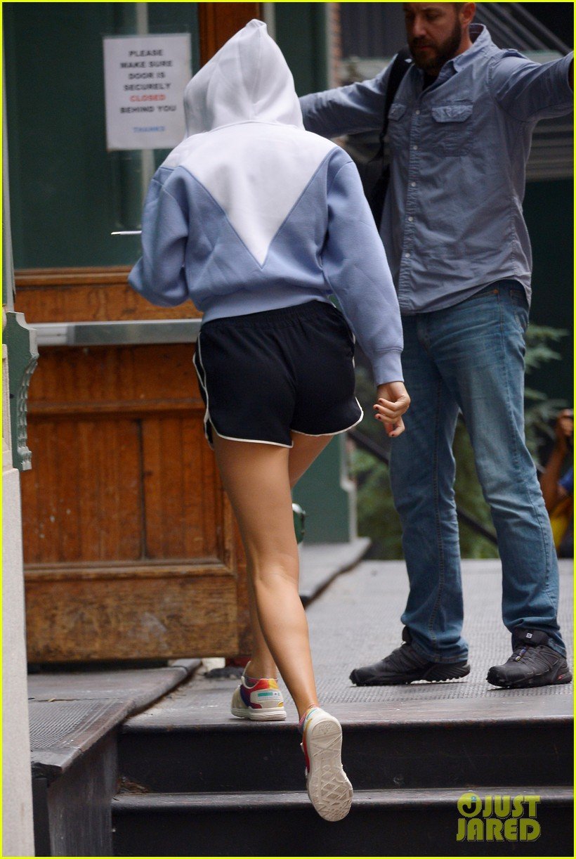 Taylor Swift Stays in Shape With a Mid-Week Workout! | Photo 1175884 ...