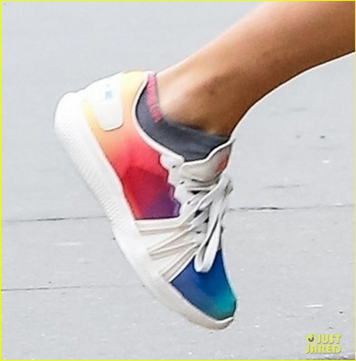 Taylor Swift Stays in Shape With a Mid-Week Workout! | Photo 1175888 ...