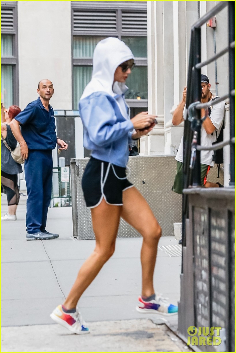 Taylor Swift Stays In Shape With A Mid Week Workout Photo 1175889 Photo Gallery Just