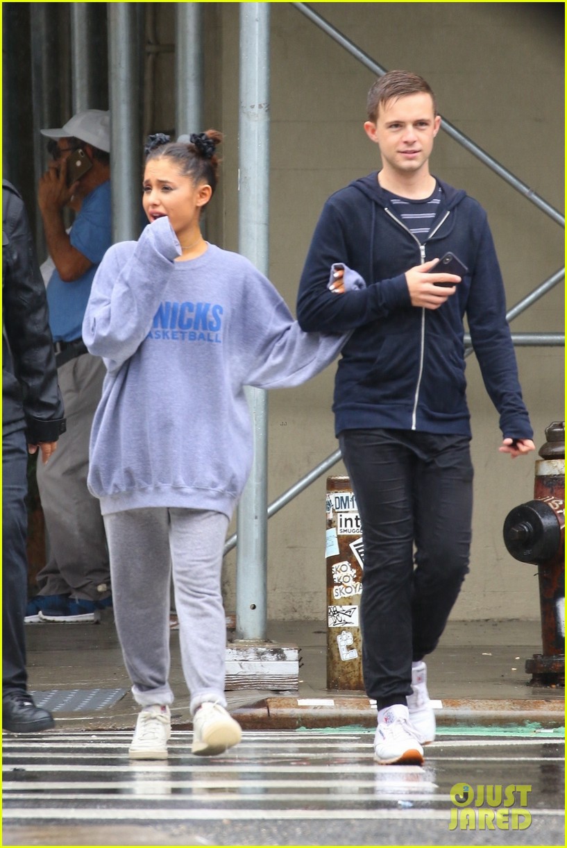 Ariana Grande Walks Through the Pouring Rain with Her Best Friends ...