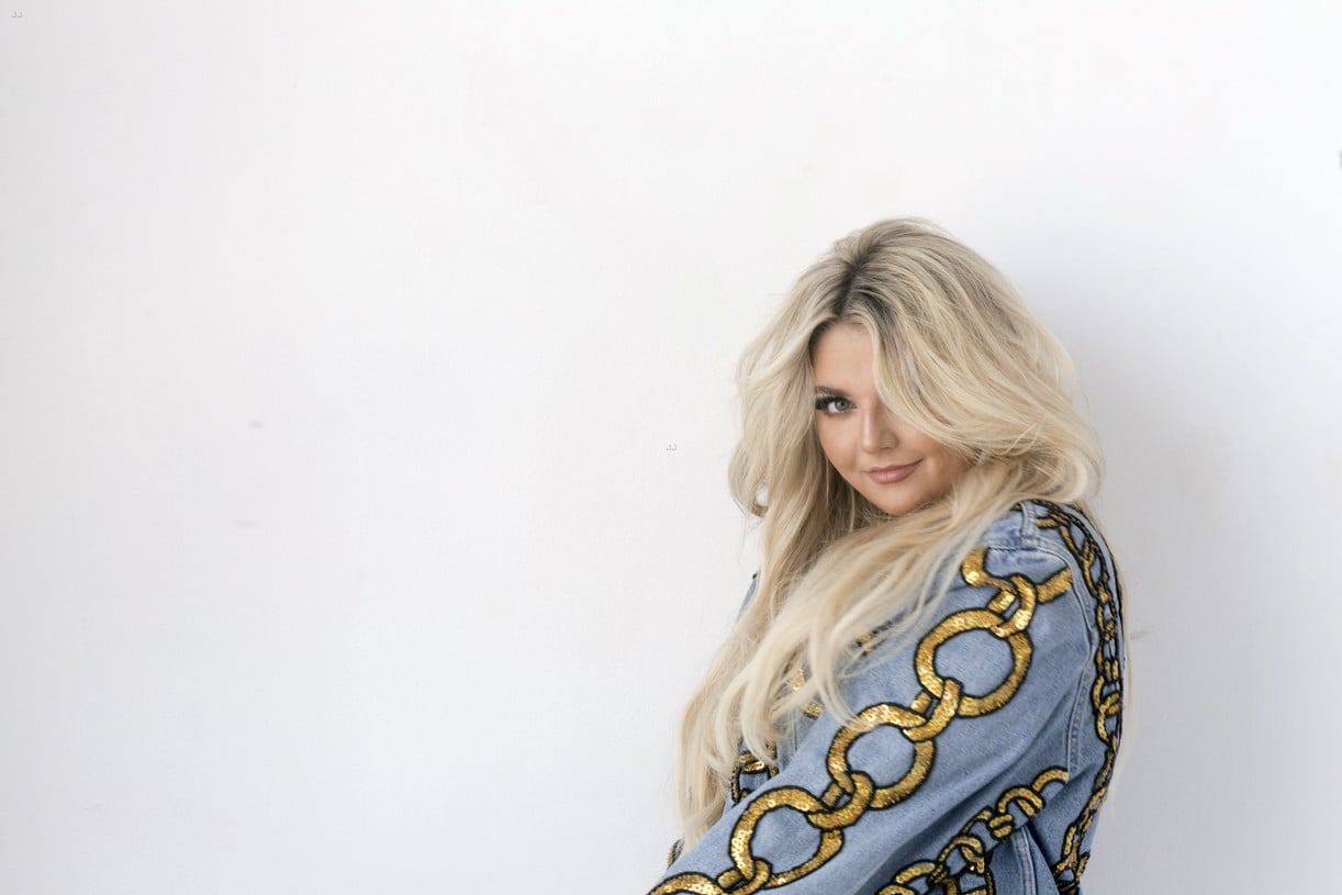 Full Sized Photo of taylor grey back to bite lyric video 03 | Taylor ...