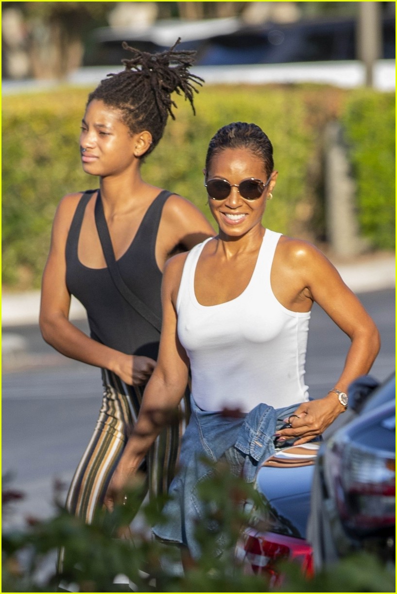 Willow Smith & Mom Jada Pinkett Smith Go on a Labor Day Weekend ...