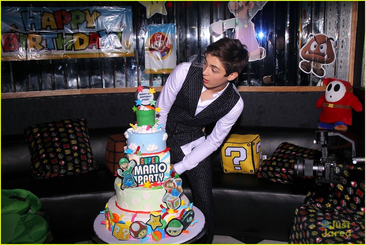 Asher Angel Celebrates 16th Birthday Party with Jenna Ortega, Peyton ...