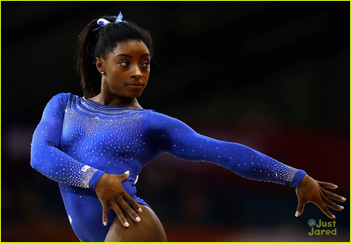 Simone Biles Competed With A Kidney Stone at Artistic Gymnastics ...