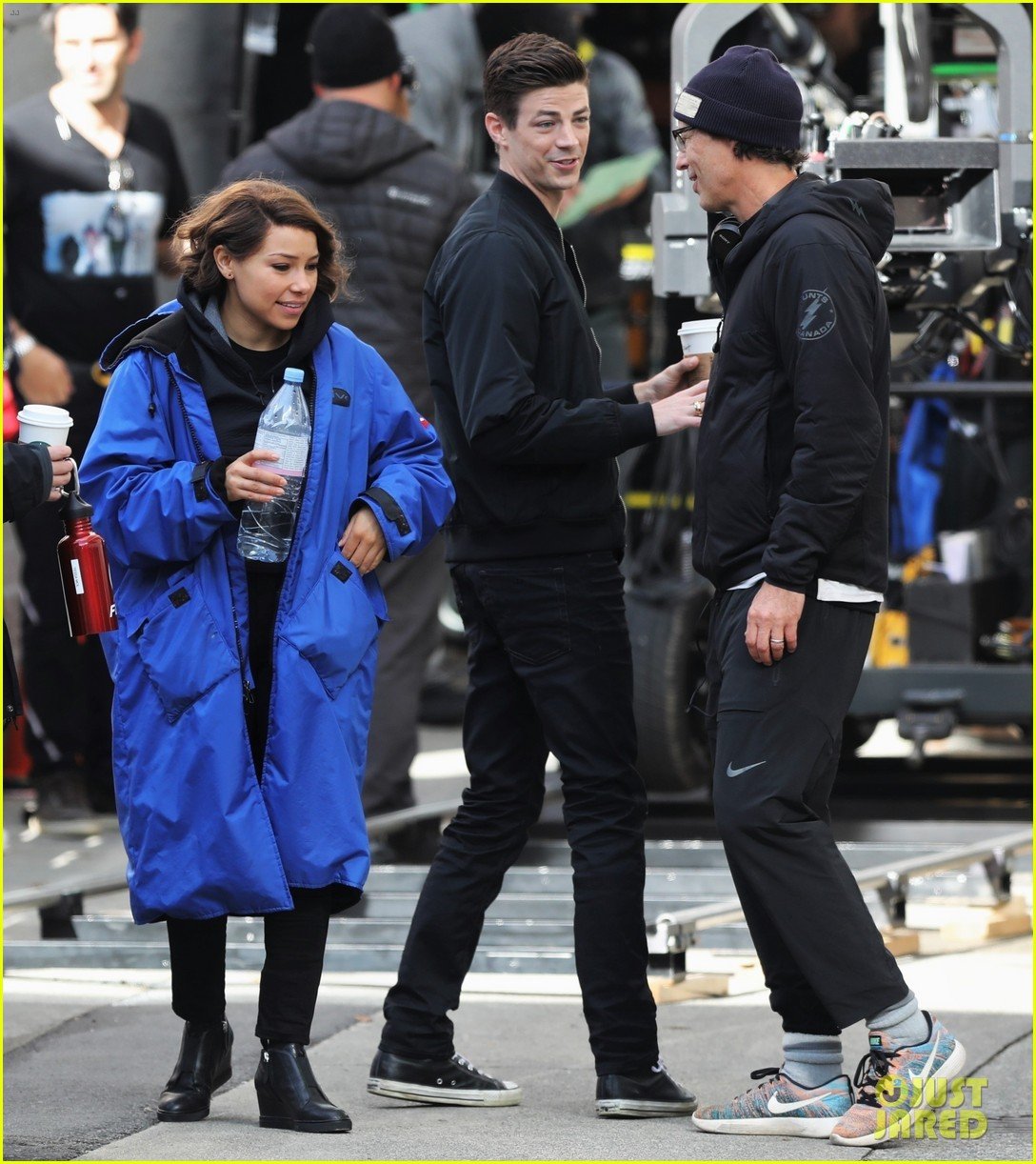 Grant Gustin & Jessica Parker Kennedy Film 'The Flash' Scenes Together ...