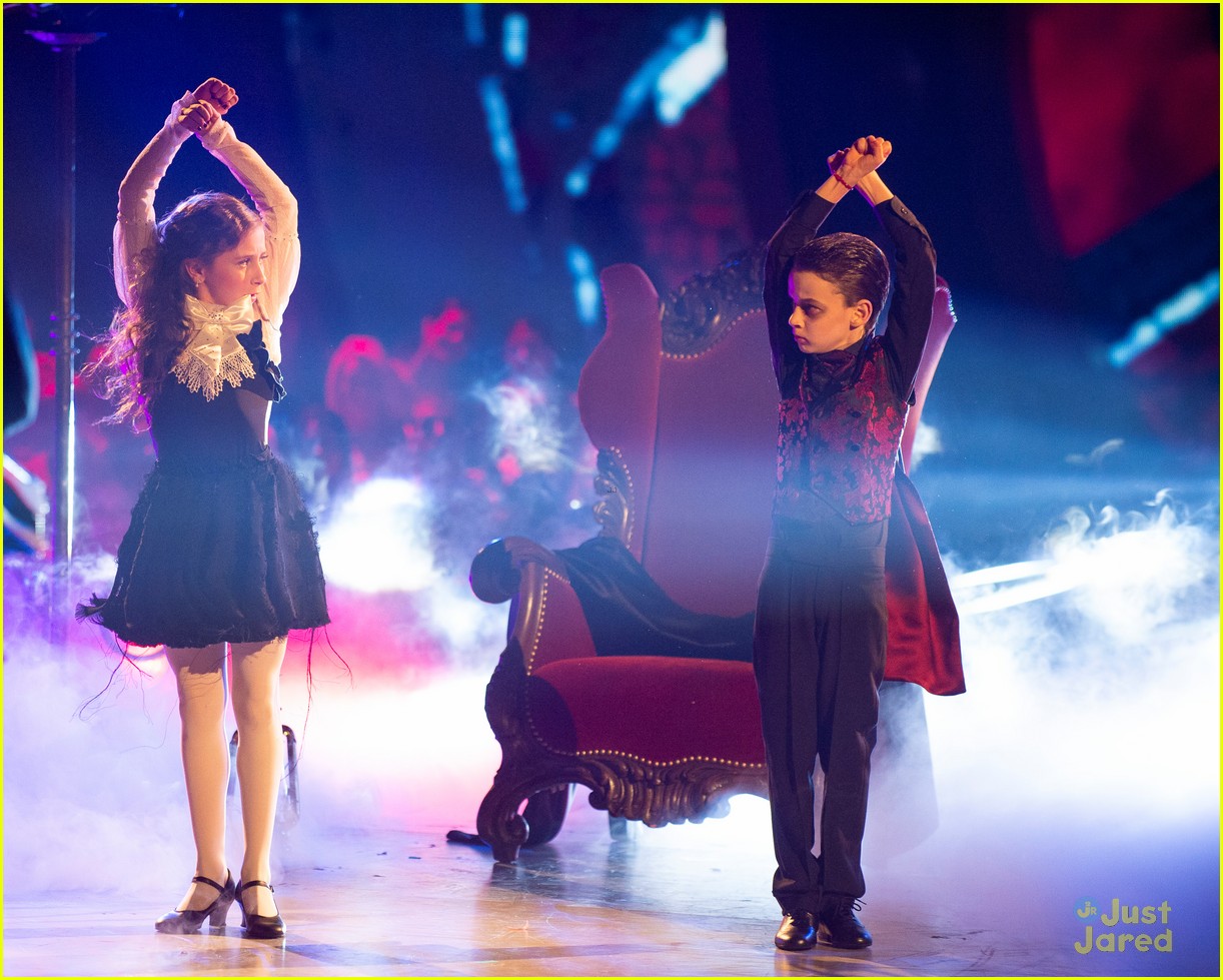 Jason Maybaum Becomes a Vampire For 'DWTS Juniors' on Halloween Night ...