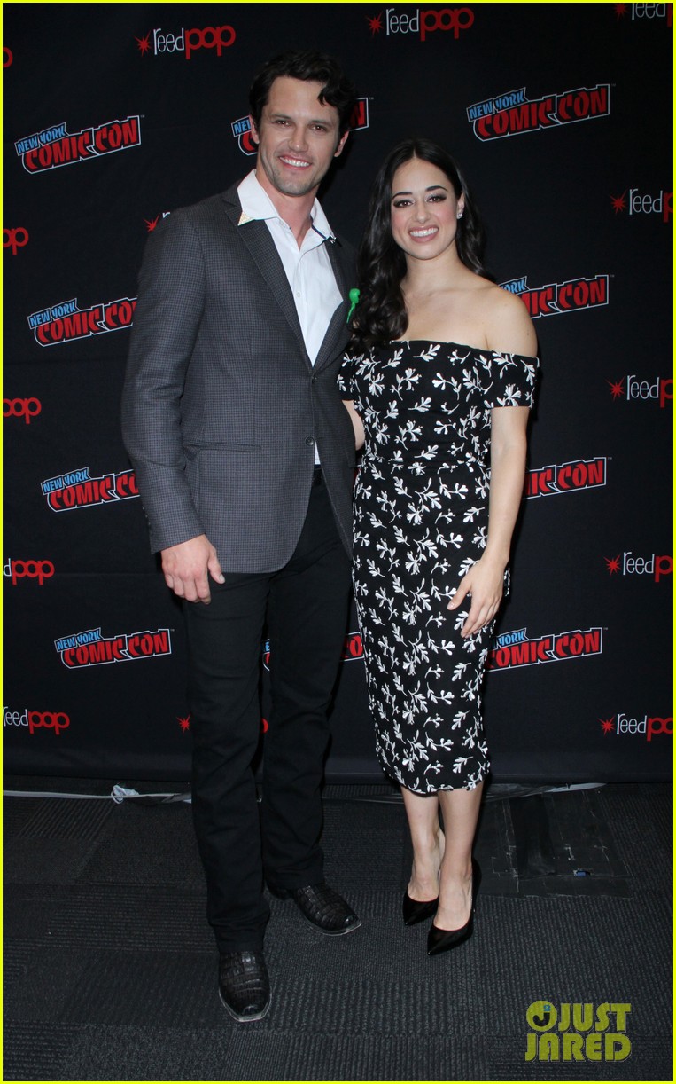 Jeanine Mason & Nathan Parsons Bring 'Roswell, New Mexico' To New York ...