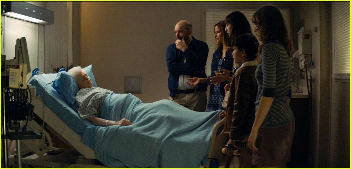 Joey King Meets Jack Kilmer in This Exclusive 'Summer '03' Clip ...