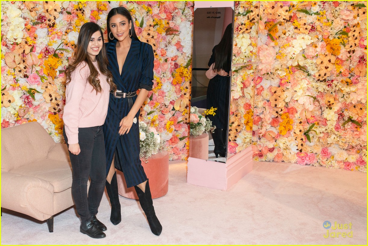 Shay Mitchell Hosts Beis Meet & Greet With Fans in NYC | Photo 1195272 ...