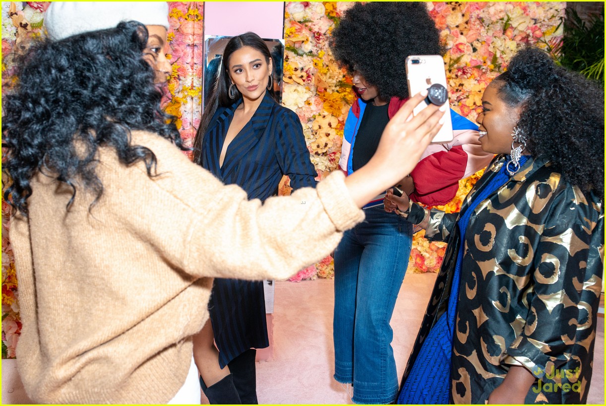 Shay Mitchell Hosts Beis Meet & Greet With Fans in NYC | Photo 1195294 ...