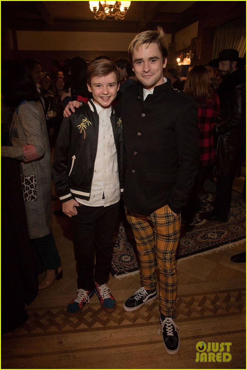 Kiernan Shipka & Lana Condor Check Out 'Chilling Adventures of Sabrina ...