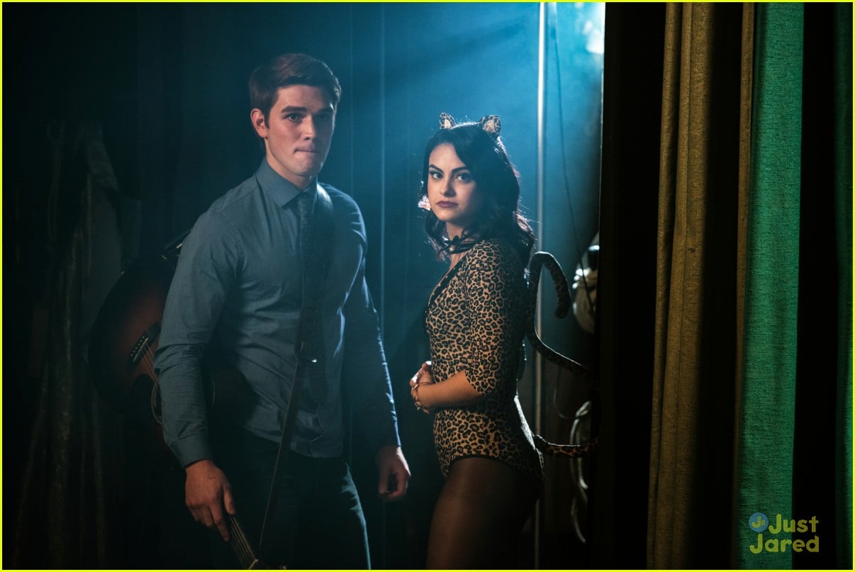'Riverdale' Showrunner Teases Veronica & Archie Are Still Crazy About ...