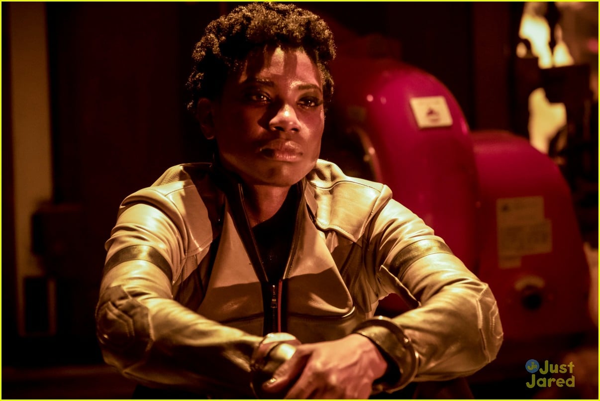 Beebo Makes Arrowverse Return on 'Arrow' Tonight - See The Pics ...