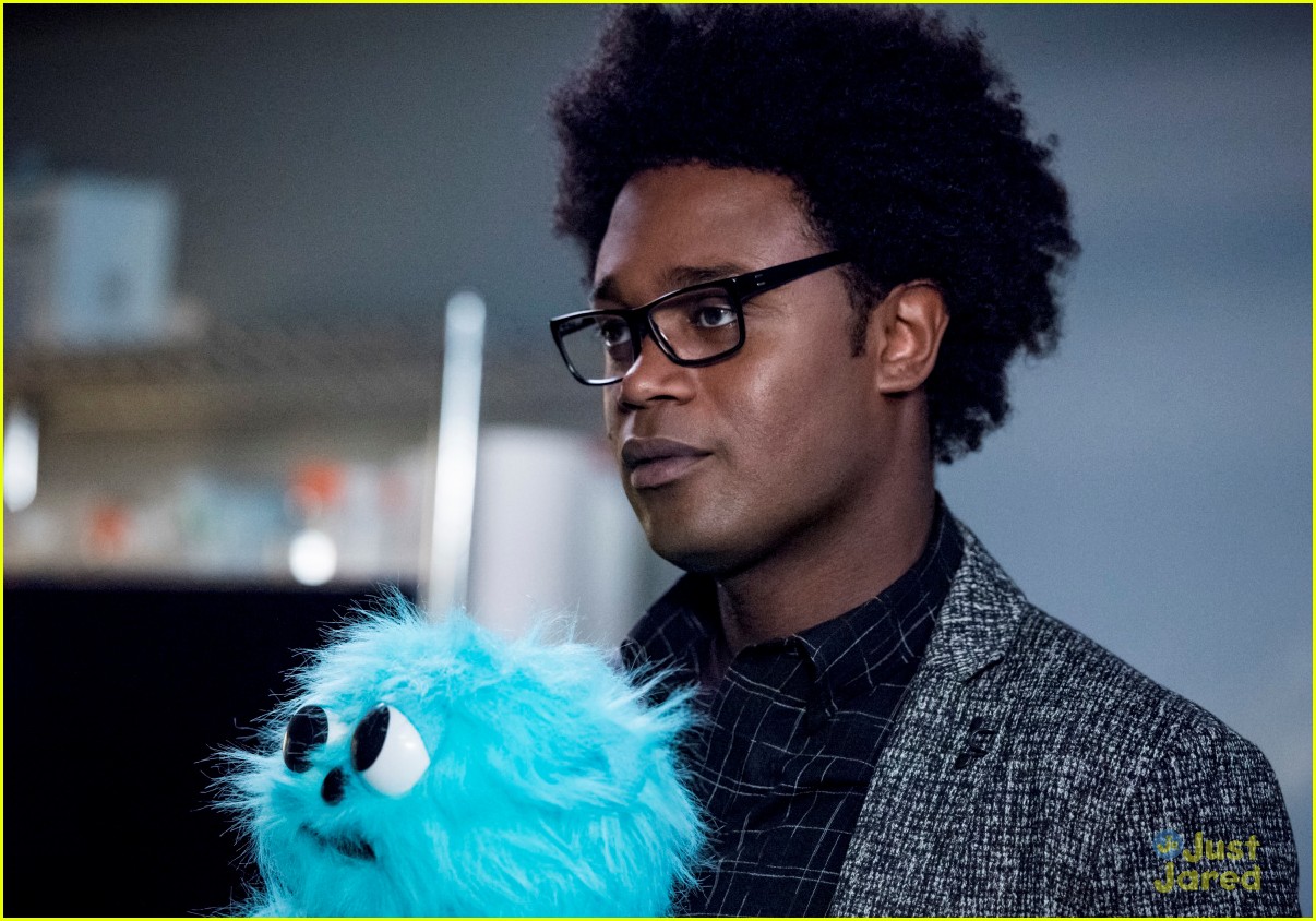 Beebo Makes Arrowverse Return on 'Arrow' Tonight - See The Pics ...