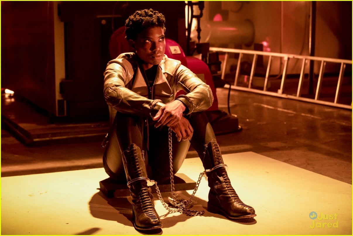 Beebo Makes Arrowverse Return on 'Arrow' Tonight - See The Pics ...