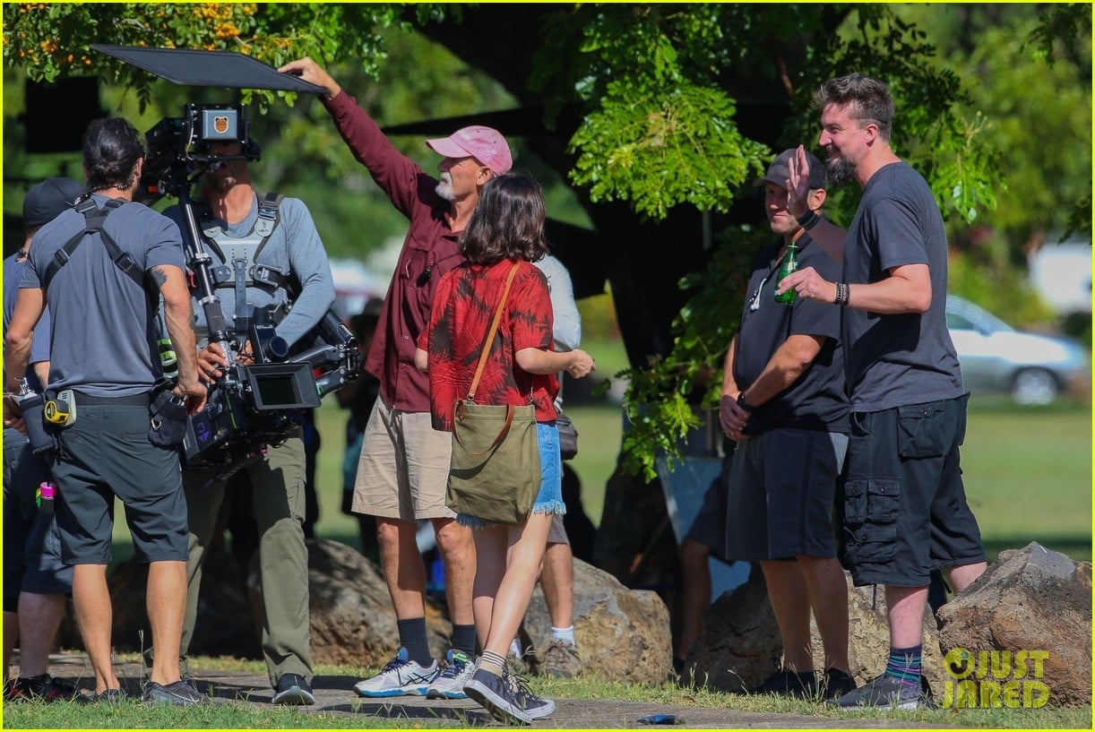 Millie Bobby Brown Films 'Godzilla vs Kong' Scene in Hawaii | Photo ...
