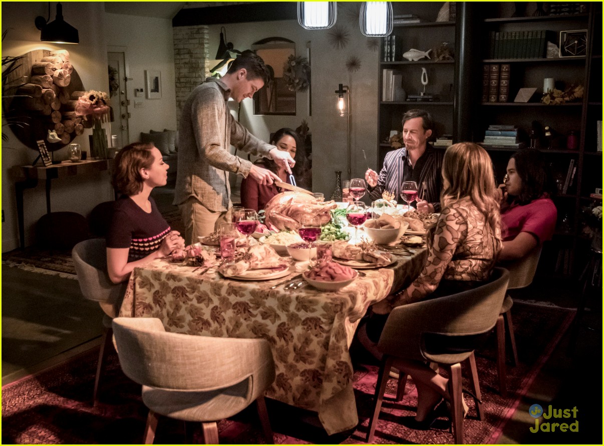 Team Flash Celebrates Thanksgiving On Tonight's New Episode | Photo ...