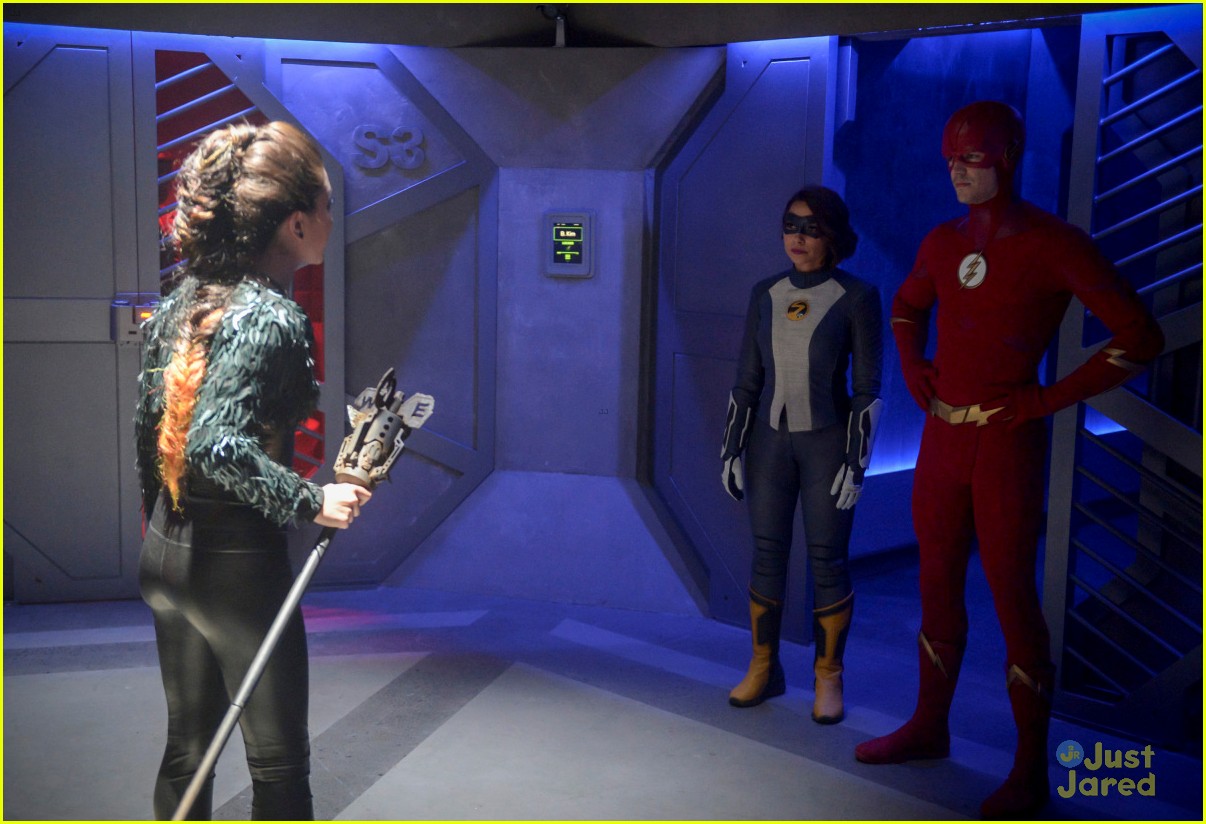 Team Flash Celebrates Thanksgiving On Tonight's New Episode | Photo ...