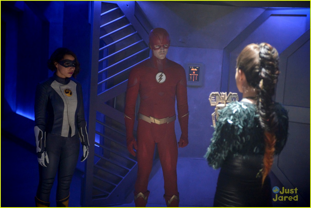 Team Flash Celebrates Thanksgiving On Tonight's New Episode | Photo ...