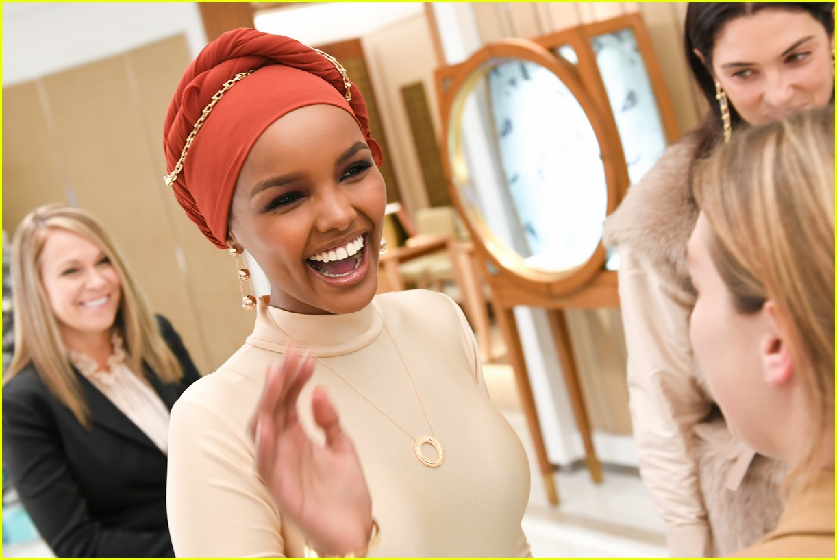 Rowan Blanchard, Shay Mitchell, & Chloe X Halle Exchange Secret Santa ...