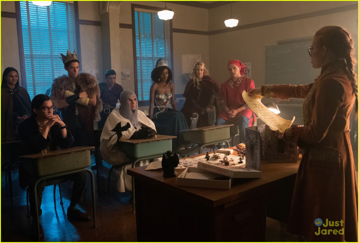 'Riverdale' Goes Back To The Past With Flashback Episode Tonight - See ...