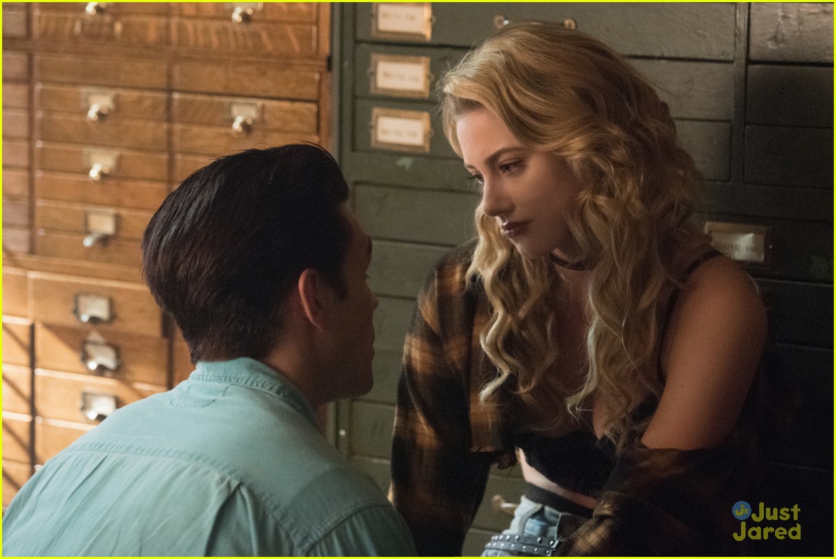 Full Sized Photo of riverdale flashback episode details stills 17 | 'Riverdale' Goes Back To The ...