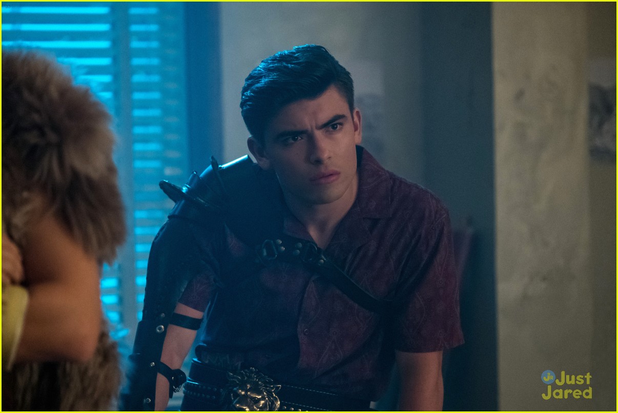 Full Sized Photo of riverdale flashback episode details stills 21 ...
