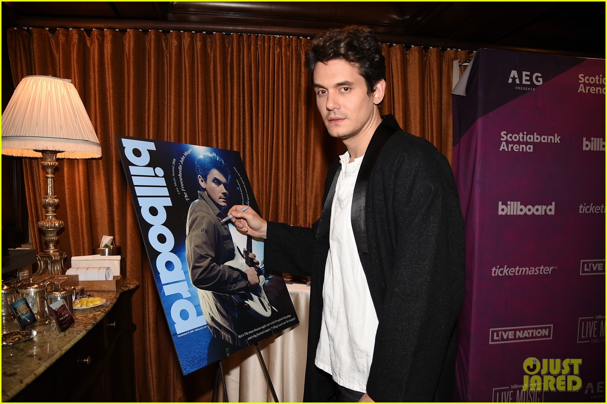 Shawn Mendes Named Artist of the Year at Billboard's Live Music Summit ...