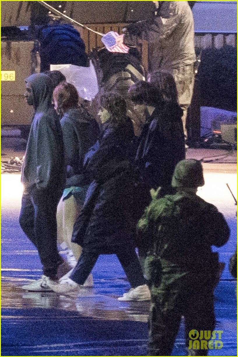 Full Sized Photo of stranger things finale november season 3 2018 80 ...