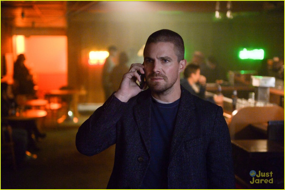 Arrowverse's 'Elseworlds' Crossover Ends Tonight - Get a Sneak Peek ...