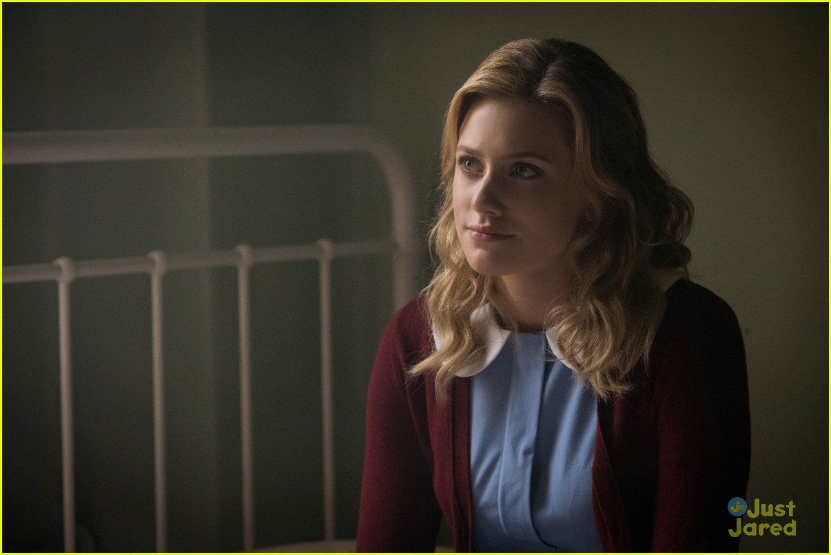 Camila Mendes Says Veronica Will Pour Herself Into Work After Archie ...