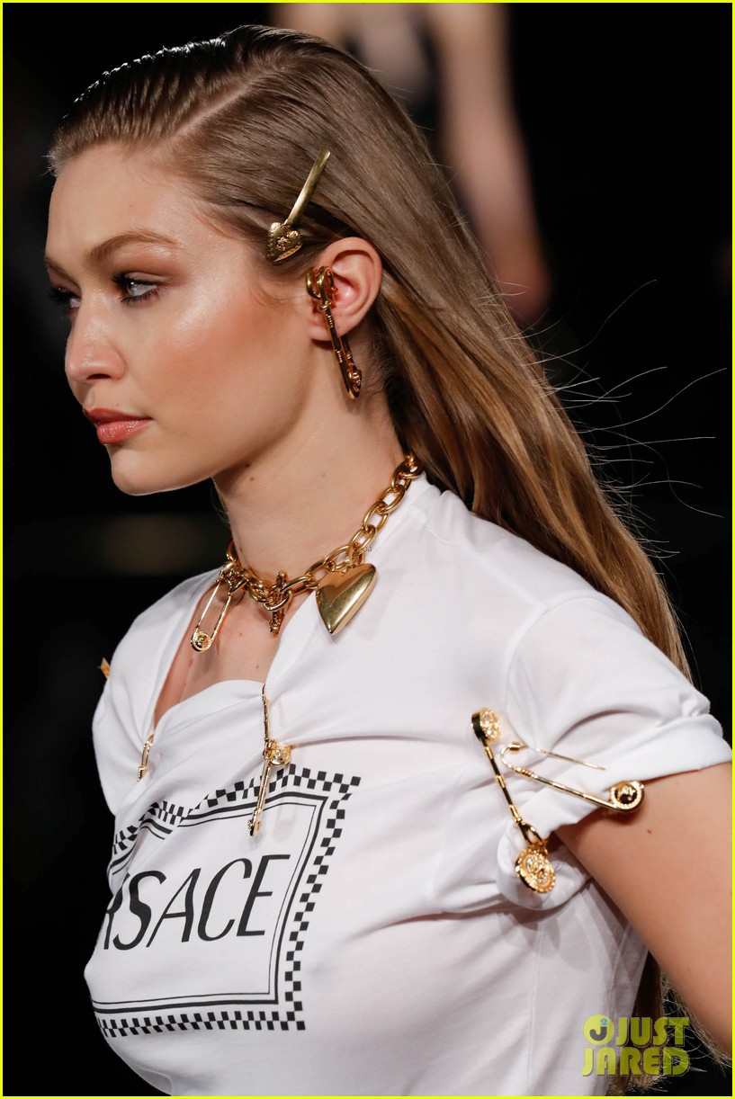 Hailey Bieber & Gigi Hadid Look Fierce on the Versace Runway in New ...