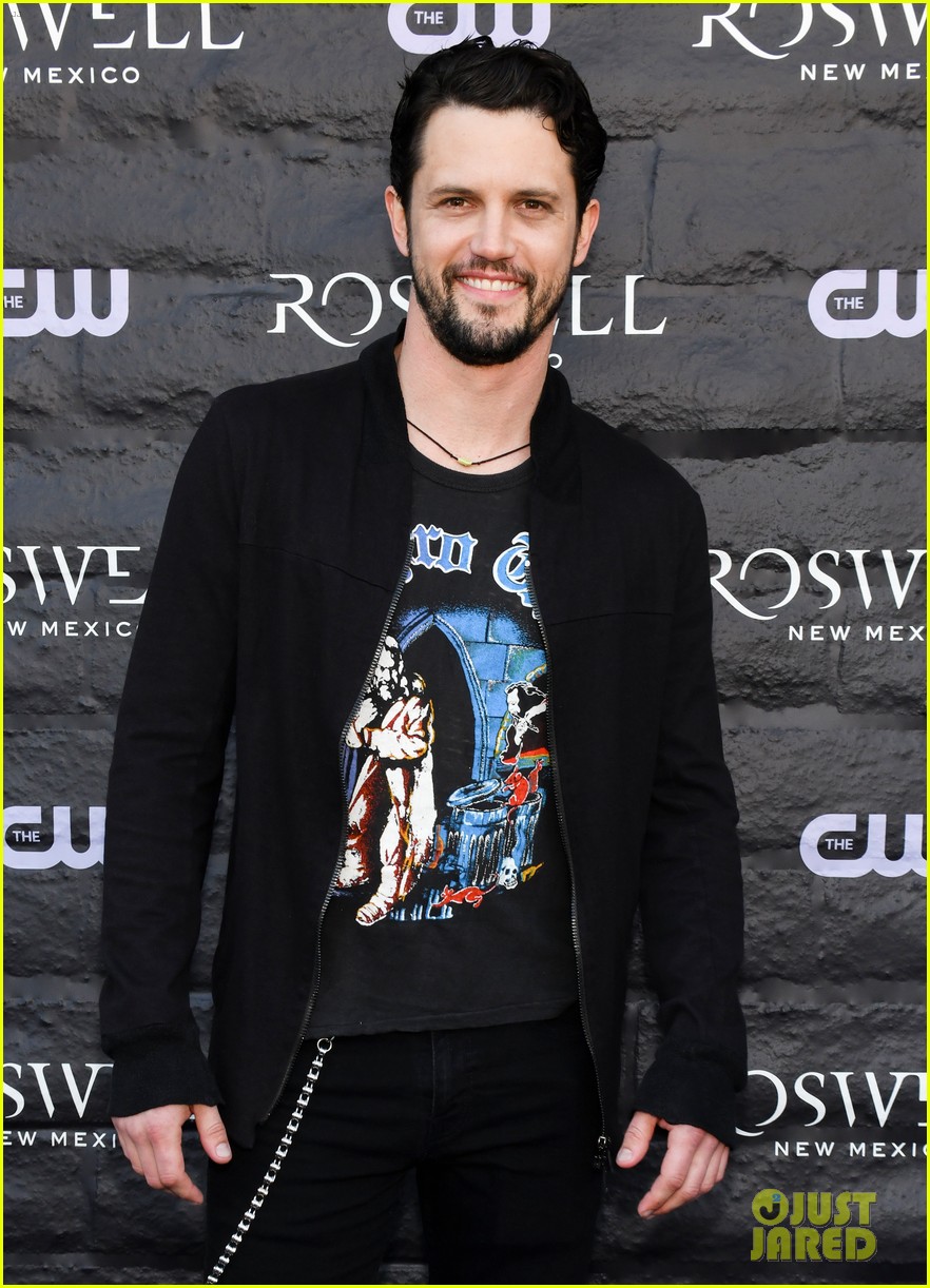 Jeanine Mason & Nathan Parsons Buddy Up at 'Roswell, New Mexico ...