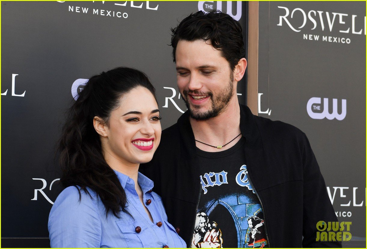 Jeanine Mason & Nathan Parsons Buddy Up at 'Roswell, New Mexico ...