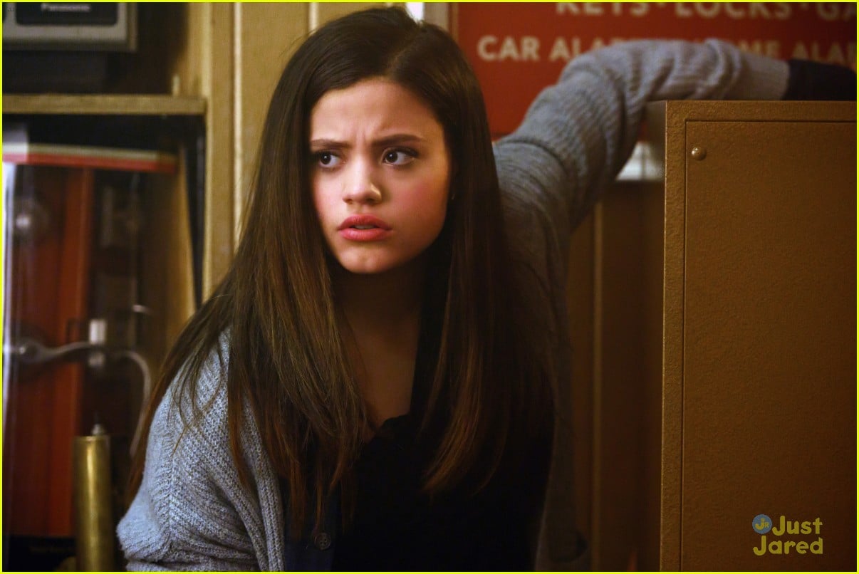 The Sisters Turn To The Elders On 'Charmed's Winter Premiere | Photo ...