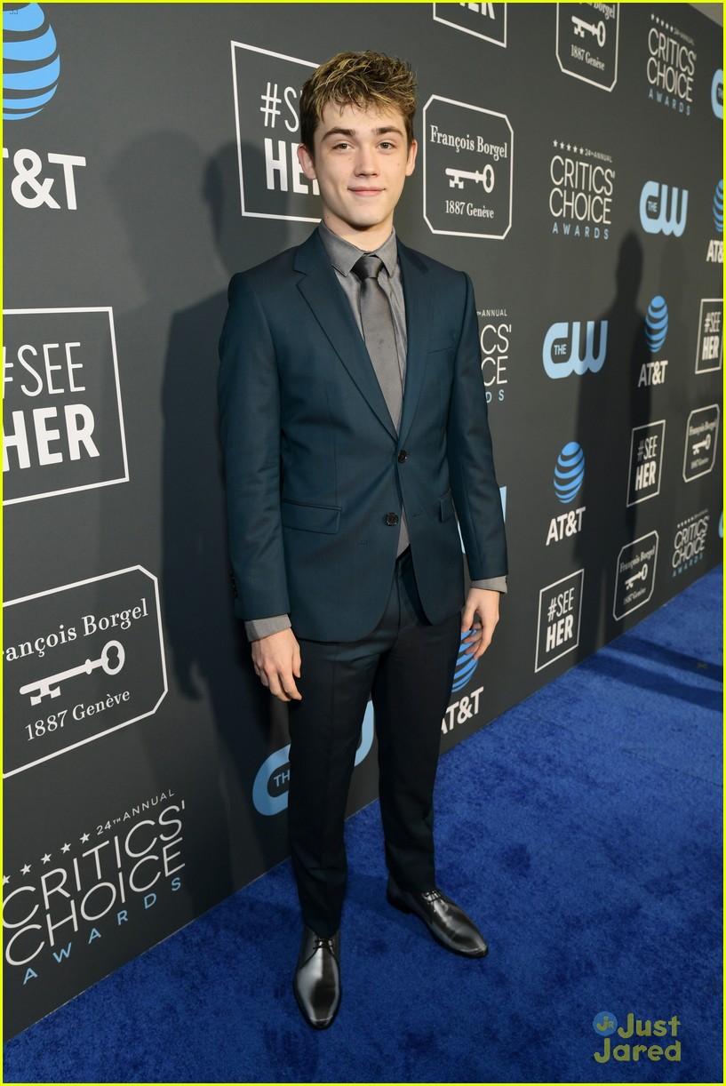 Eden Sher Joins Holly Taylor & Isabella Gomez at Critics' Choice Awards ...