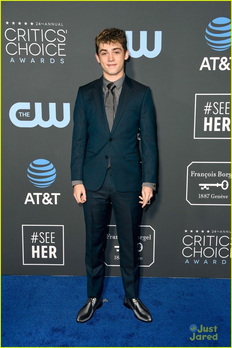 Eden Sher Joins Holly Taylor & Isabella Gomez at Critics' Choice Awards ...