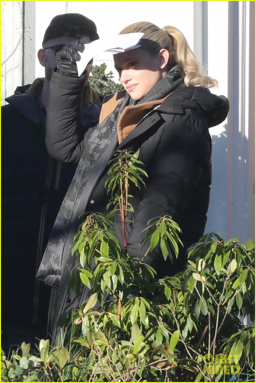 Cole Sprouse & Lili Reinhart Film Sweet Bughead Scenes for 'Riverdale ...