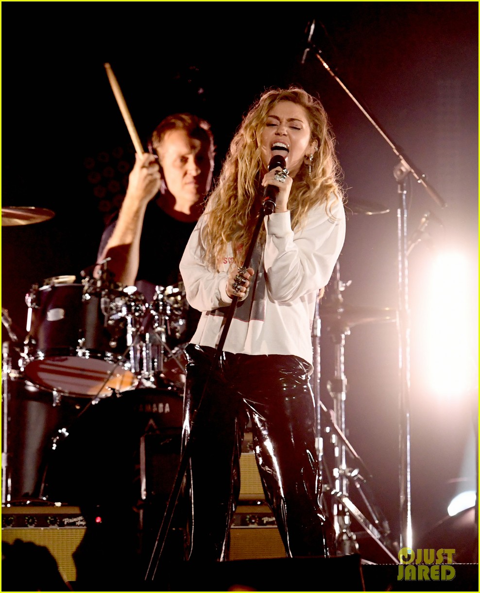 Miley Cyrus Sings at Tribute Concert in Honor of Chris Cornell - Watch ...