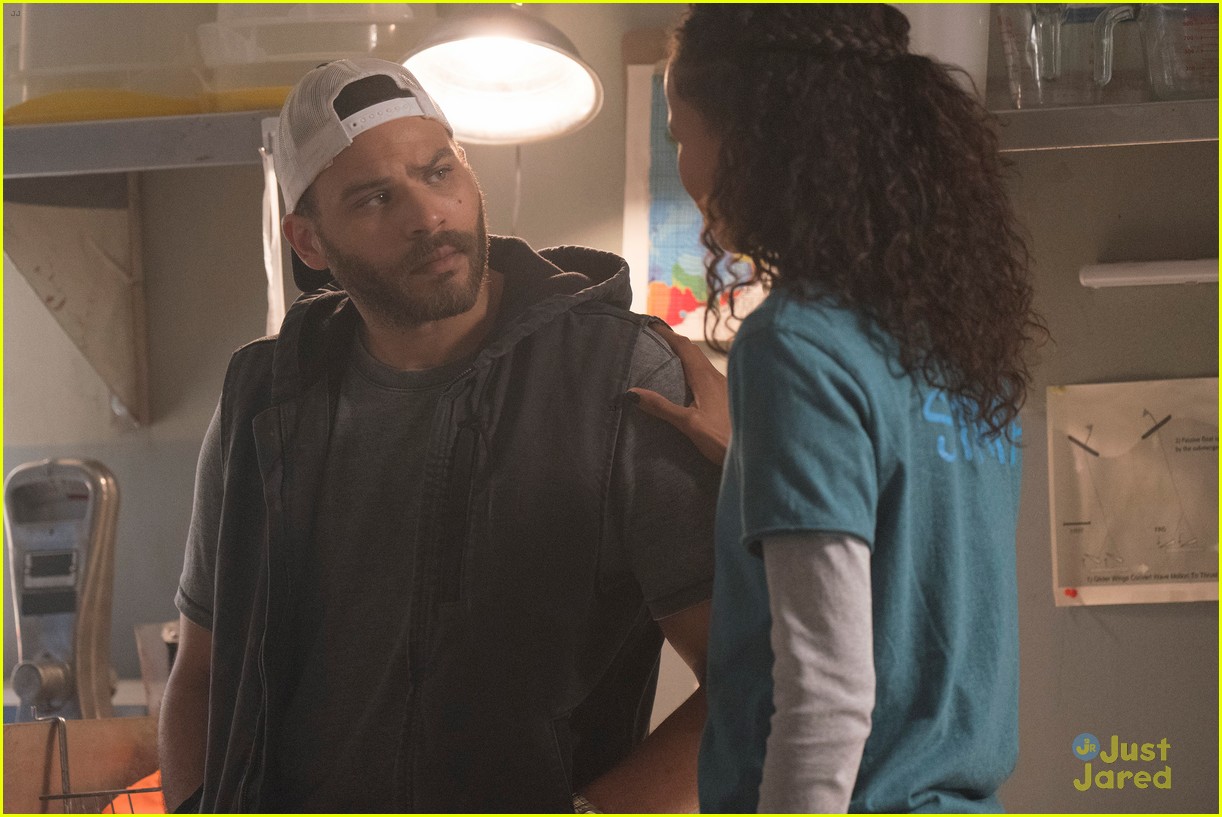 'Siren' Stars Open Up About Ben, Maddie & Ryn's Relationship in Season ...