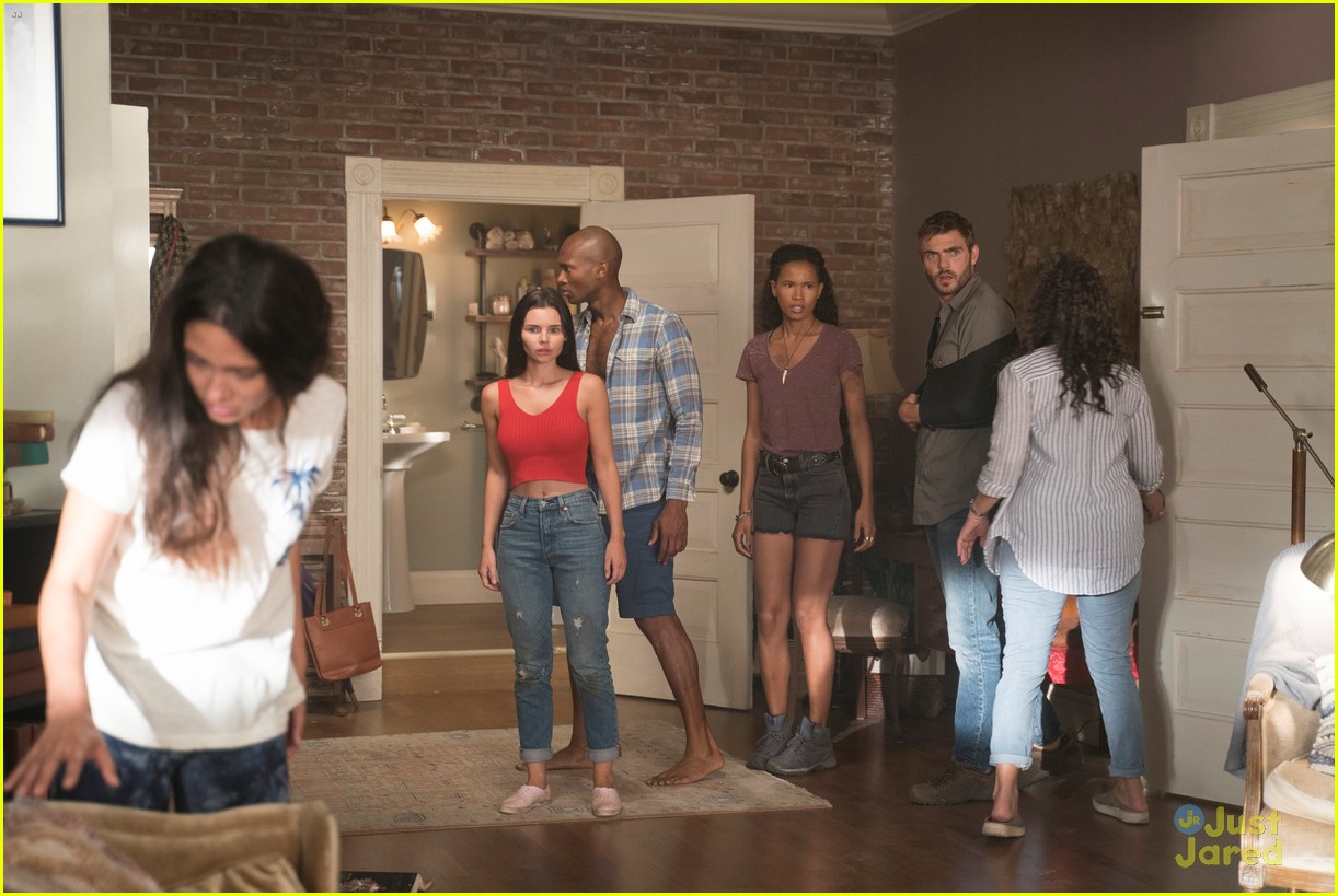 'Siren' Stars Open Up About Ben, Maddie & Ryn's Relationship in Season ...