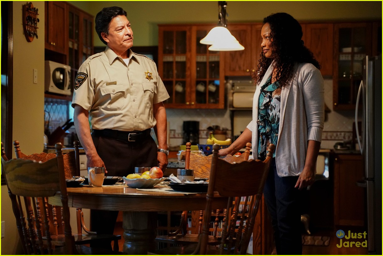 Full Sized Photo of siren ben maddie ryn ship premiere s2 16 | 'Siren ...