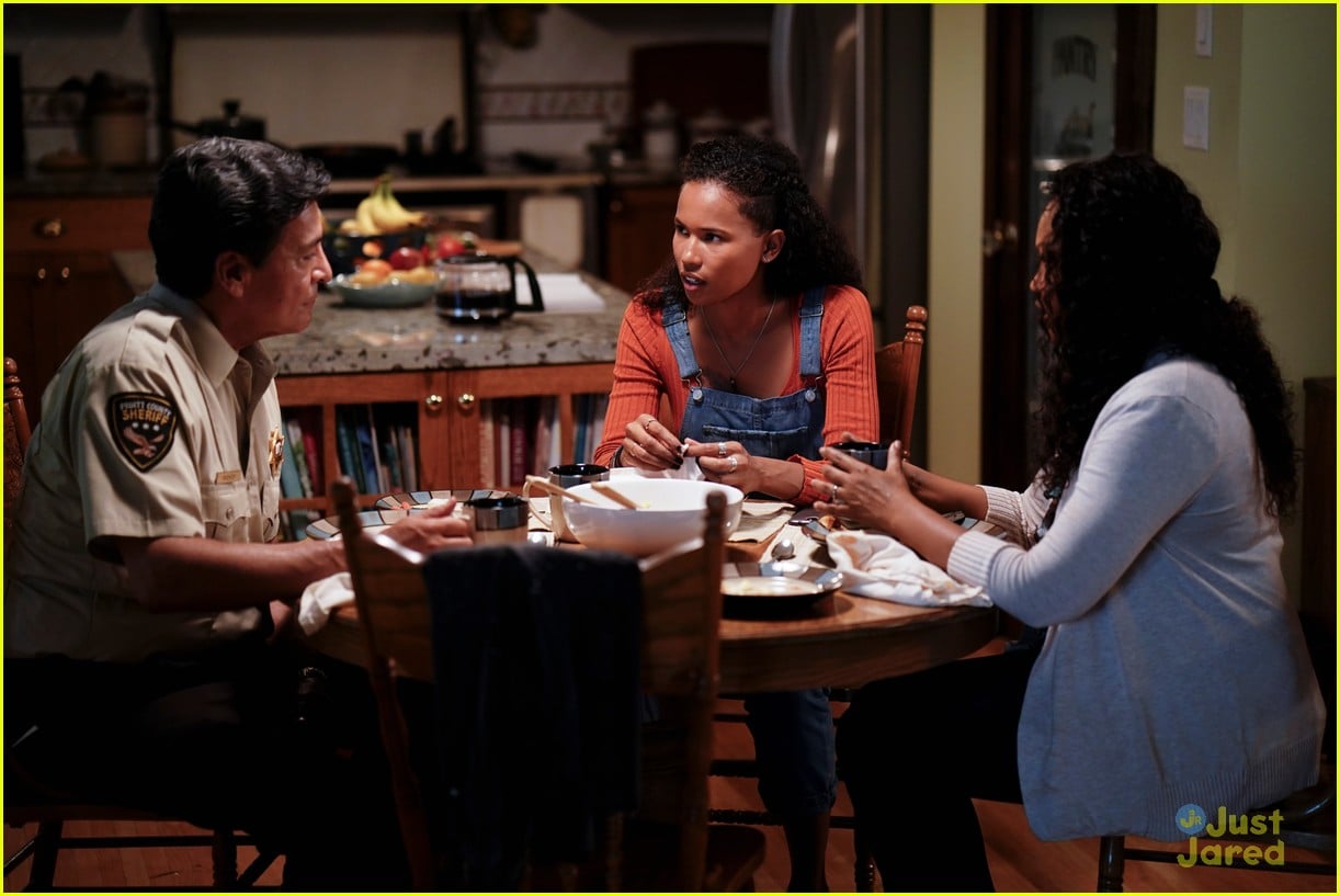 'Siren' Stars Open Up About Ben, Maddie & Ryn's Relationship in Season ...