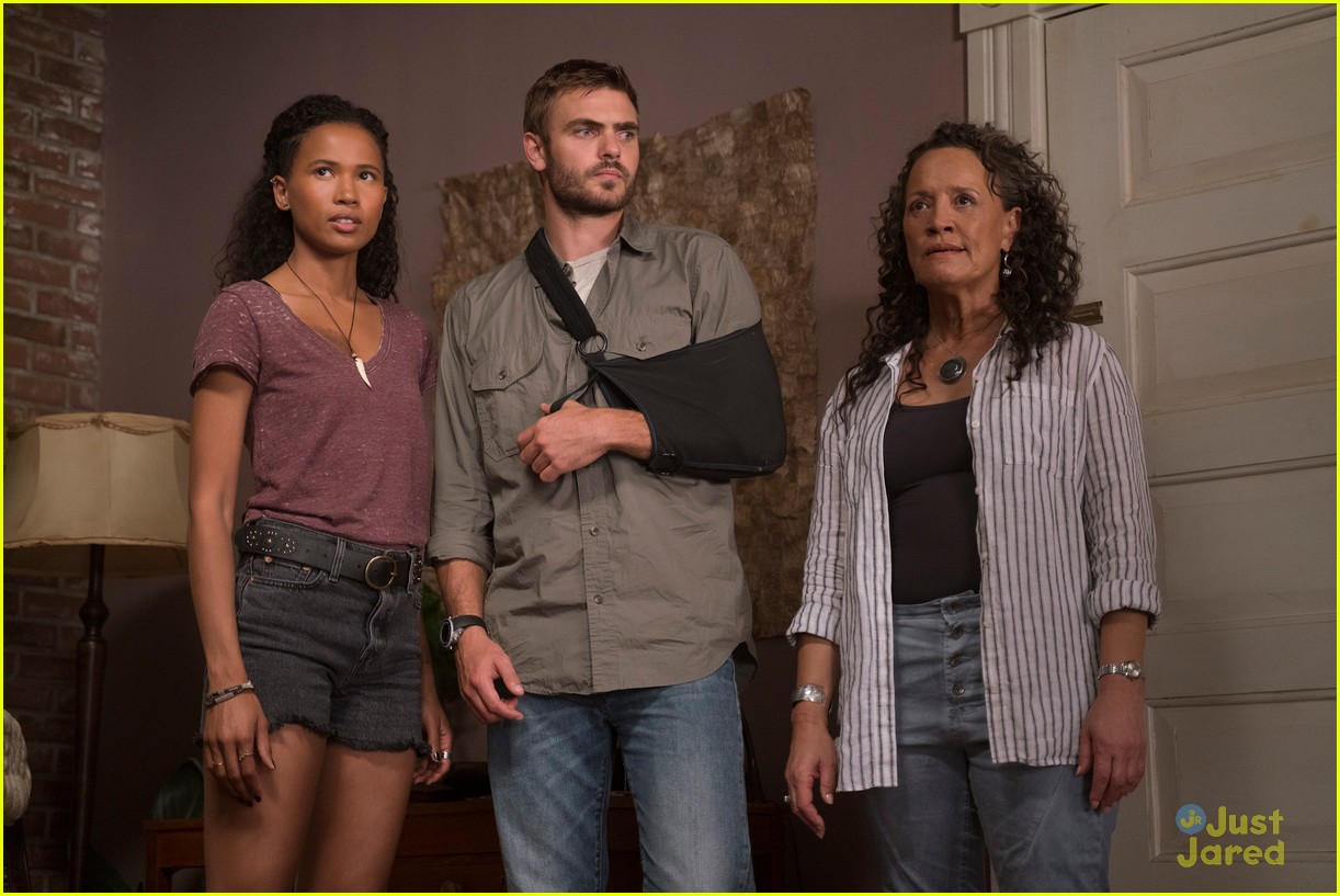 'Siren' Stars Open Up About Ben, Maddie & Ryn's Relationship in Season ...