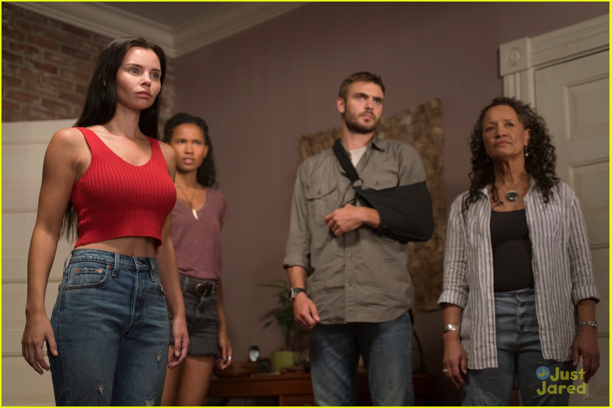 'Siren' Stars Open Up About Ben, Maddie & Ryn's Relationship in Season ...