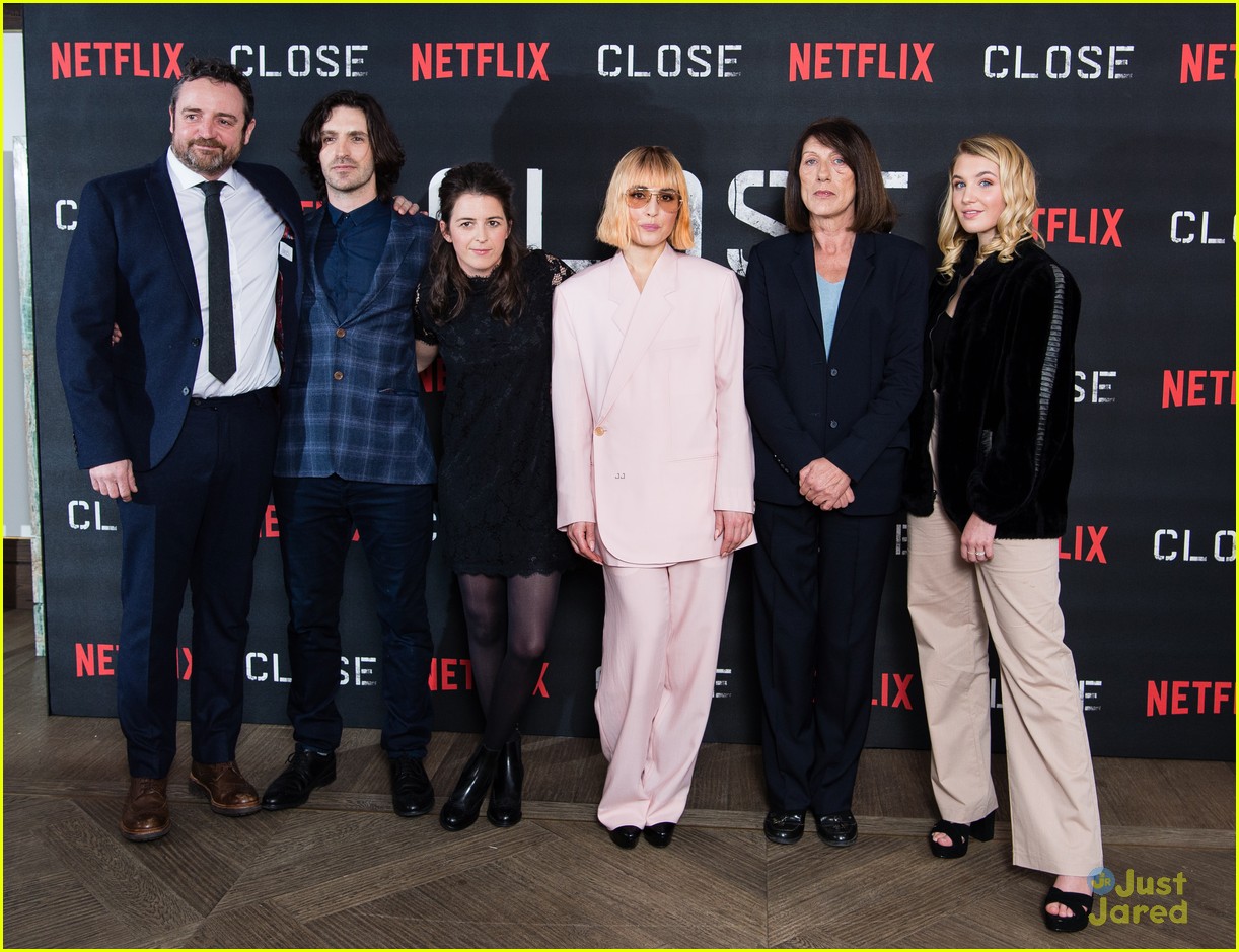 Full Sized Photo of sophie nelisse close netflix screening 01 | Sophie ... Full Sized Photo of sophie nelisse close netflix screening 01 | Sophie ...