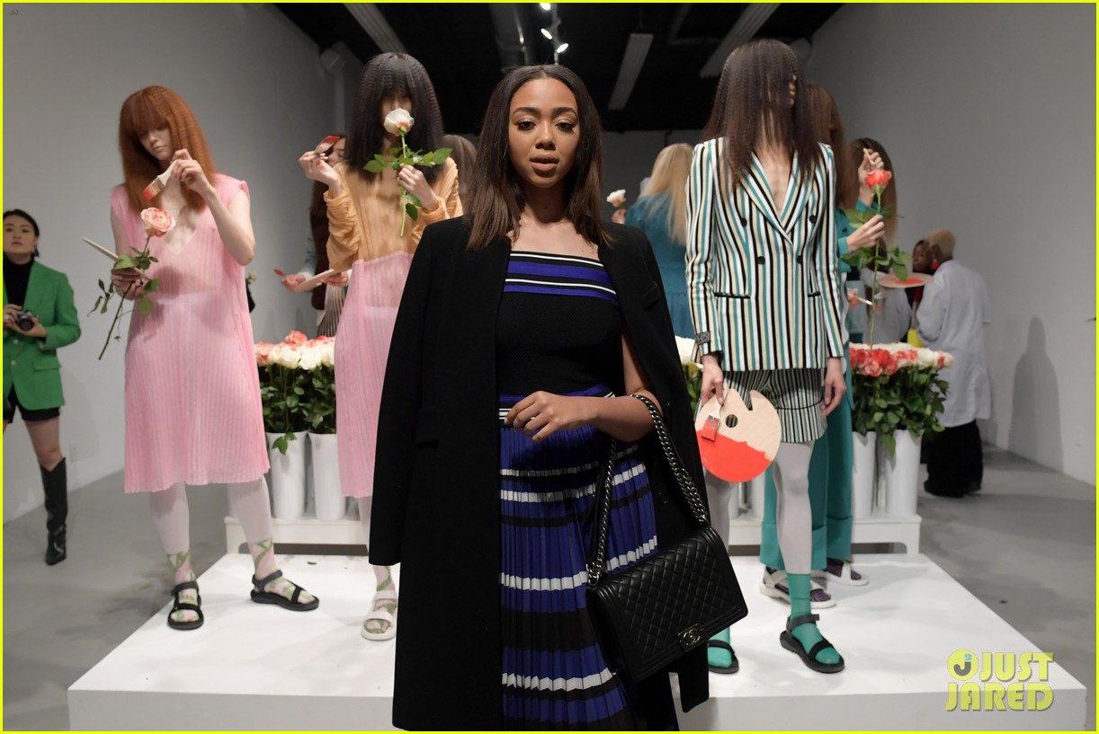 Bella Harris Makes Her New York Fashion Week Debut! | Photo 1215237 ...