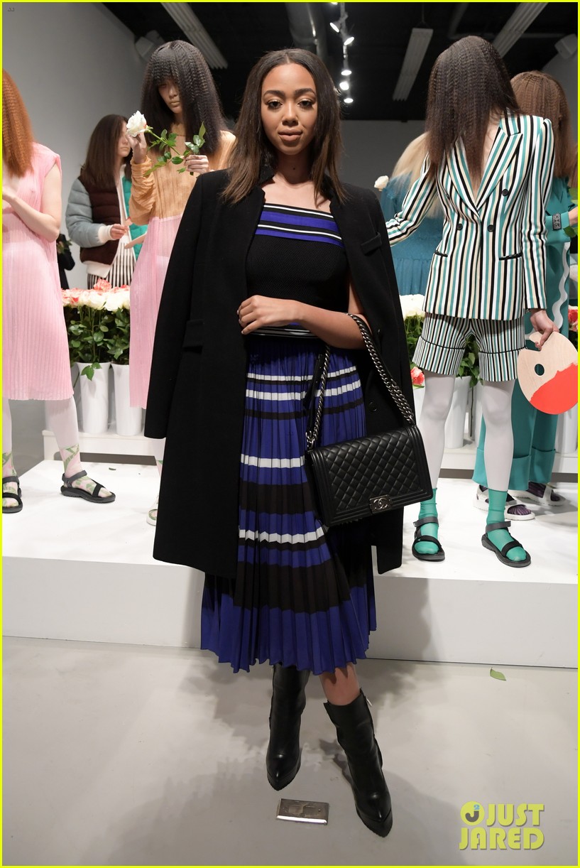 Bella Harris Makes Her New York Fashion Week Debut! | Photo 1215241 ...